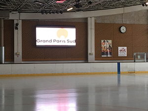 Scoreboards and giant screens for ice hockey